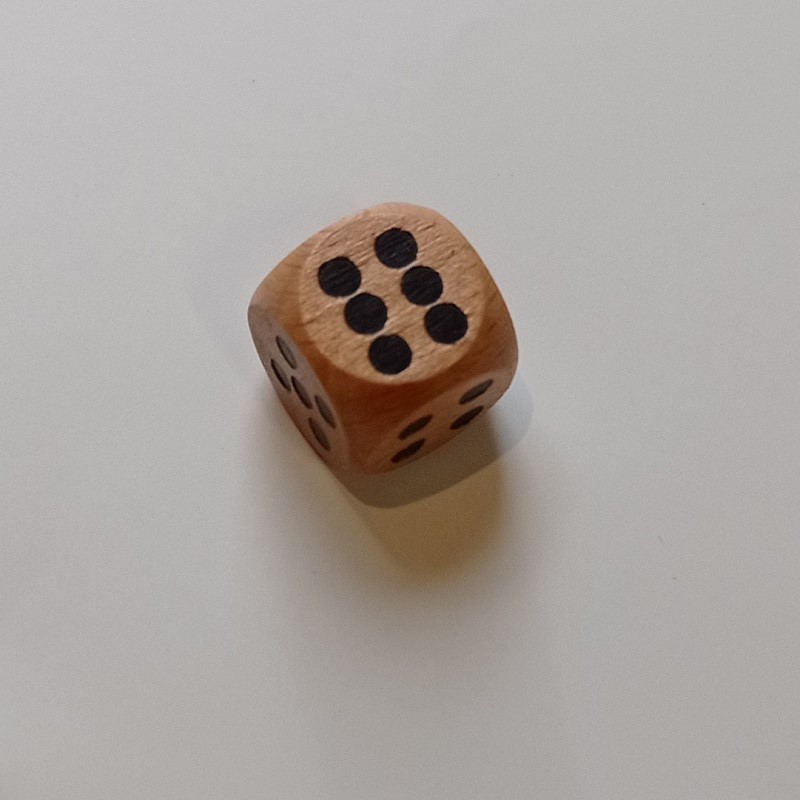 16mm Natural Wooden Dice - snmstuff.co.uk